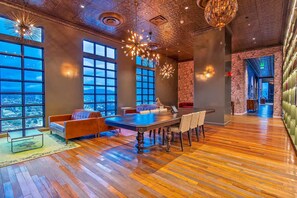 New stylish apartment in gastronomic hotspot w/AC Reviews, Deals ...