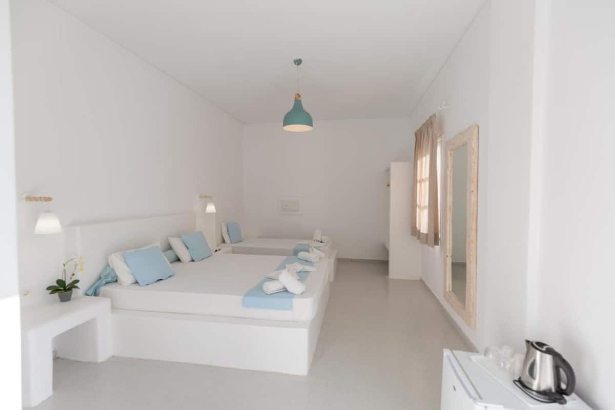 Quarto Triplo Superior | Lençóis italianos Frette, roupa de alta qualidade, cofre no quarto