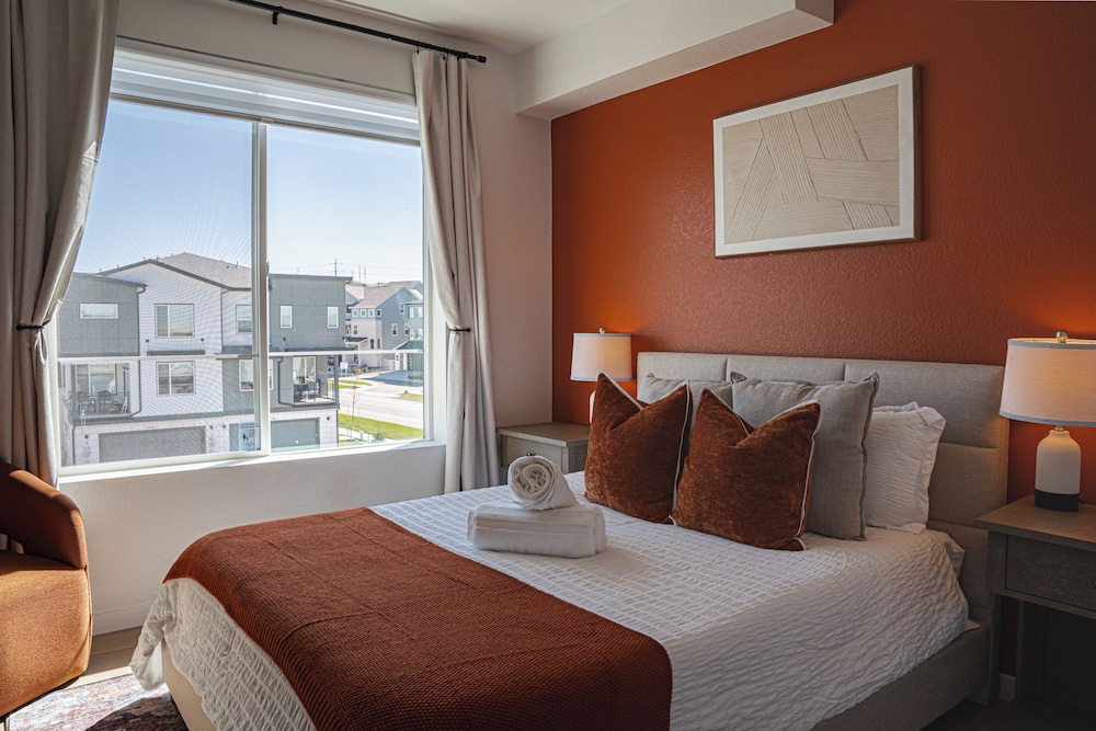 Brand New, Cozy & Modern Condo – Dogs Welcome! - Lone Tree | Vrbo