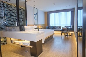 Quarto Standard, 1 cama king-size, Vista para a cidade | Roupa de alta qualidade, edredões de penas, cortinas/cortinados opacos 