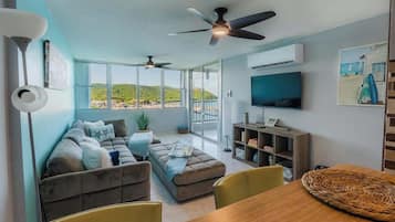 Apartamento, 1 cama queen-size, terraço, vista para o oceano (A24827-FAJ-MARE) | Sala de estar