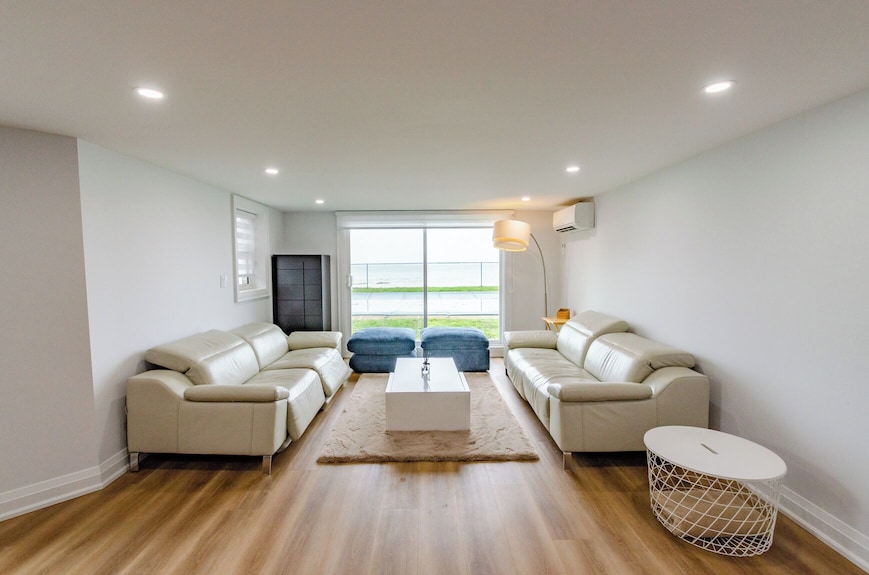 5 Bedroom Waterfront Cottage - 웰랜드