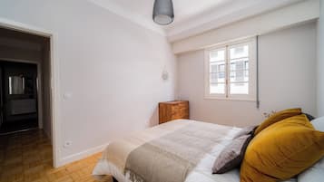 Ferro/tábua de engomar, Wi-fi grátis, roupa de cama fornecida