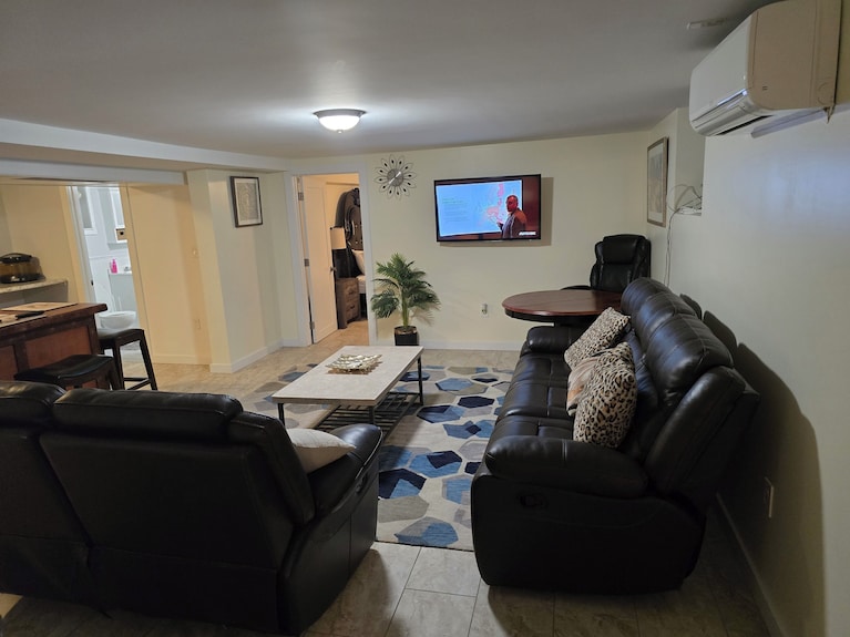 Cozy Apartment With Ac In Awesome, Quite Bronx Neighborhood - The Bronx, NY