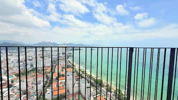 Apartamento Familiar, varanda, vista para a praia | Vista da varanda