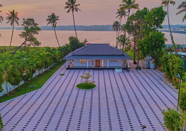Ashtamudi Lake Villa By Voye Homes - Kollam