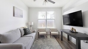 Estúdio (0 Bedroom) | Sala de estar | Televisor de 50 polegadas com canais digitais 