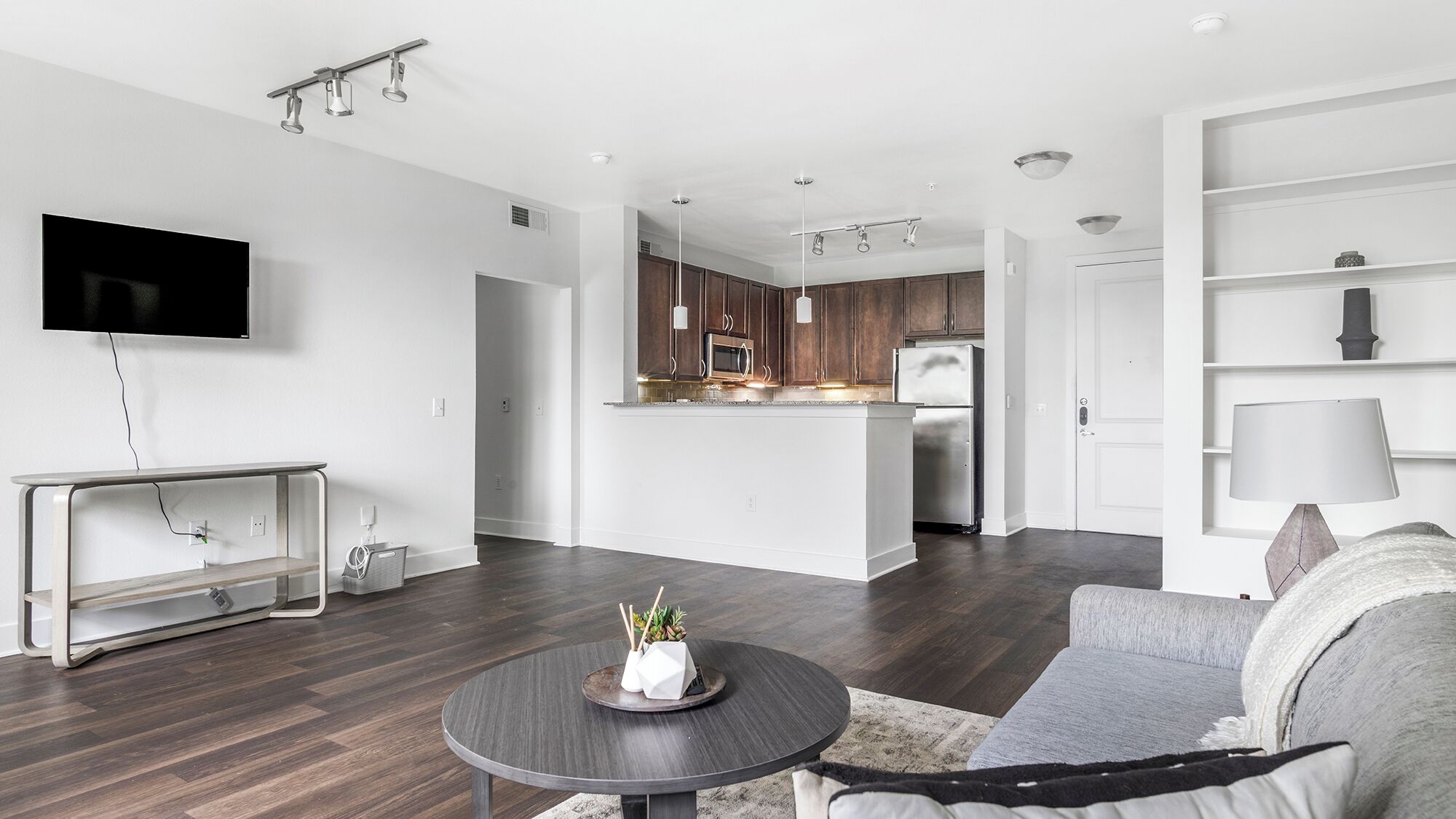 Apartamento (2 Bedrooms) | Sala de estar | Televisor de 50 polegadas com canais digitais 