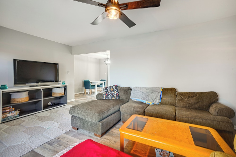 2 Mi To Pewaukee Lake! Peaceful Retreat W/ Yard - Waukesha, WI