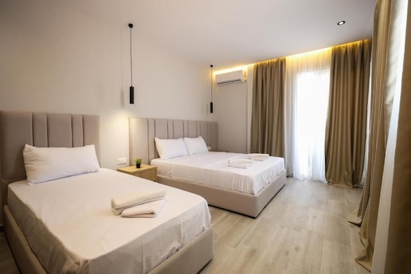 Quarto Triplo, varanda | Quartos insonorizados, Wi-fi grátis