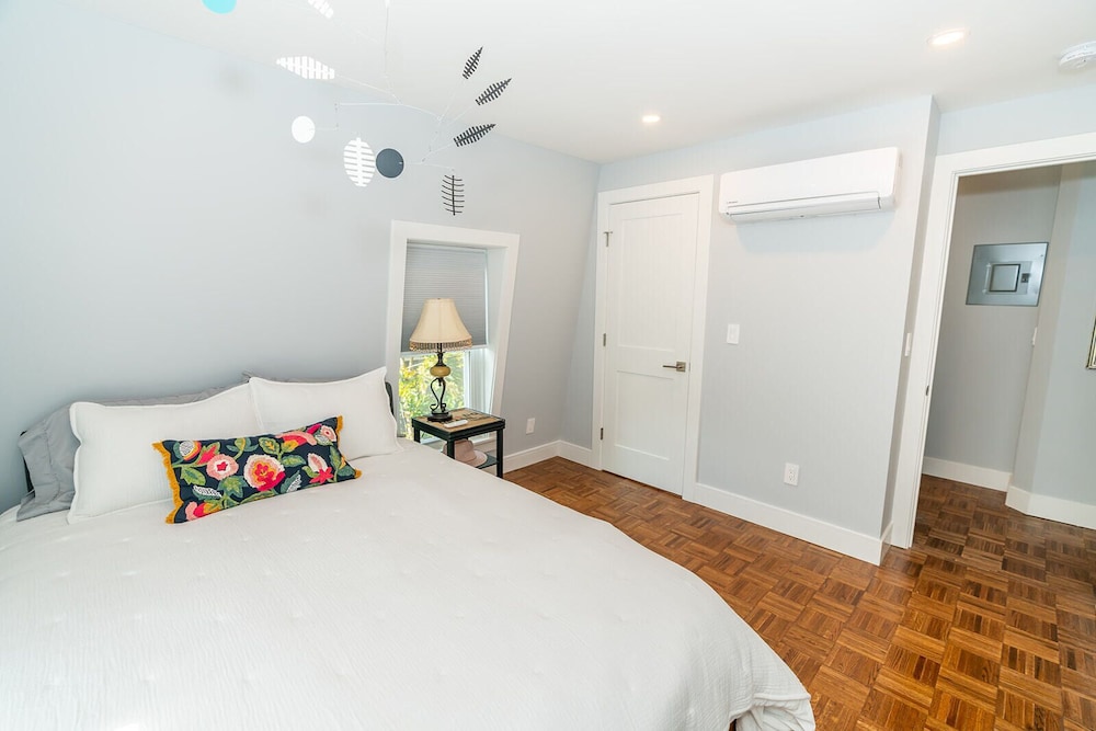 Stylishly Renovated 2-Bedroom Historic Schoolhouse Retreat in Artistic ...