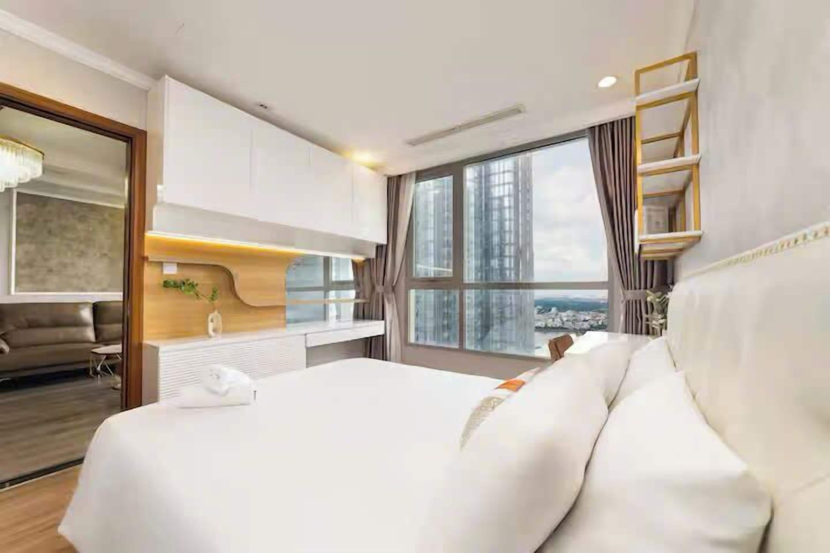 Suite Presidencial, 2 quartos, acesso ao Club Lounge, vista para o porto | Lençóis de algodão egípcio, roupa de alta qualidade, edredões de penas 