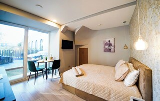 Svaja ApartHotel 1 | Ferro/tábua de engomar, internet com fios grátis