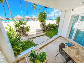 Apartamento Deluxe, vista para o oceano, em frente à praia | Vista do quarto