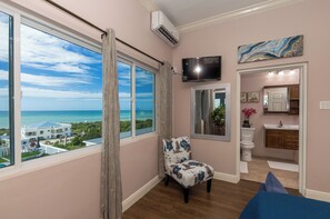 Quarto Individual Deluxe, vista parcial para o mar | Cofre no quarto, secretária, ferro/tábua de engomar, Wi-fi grátis