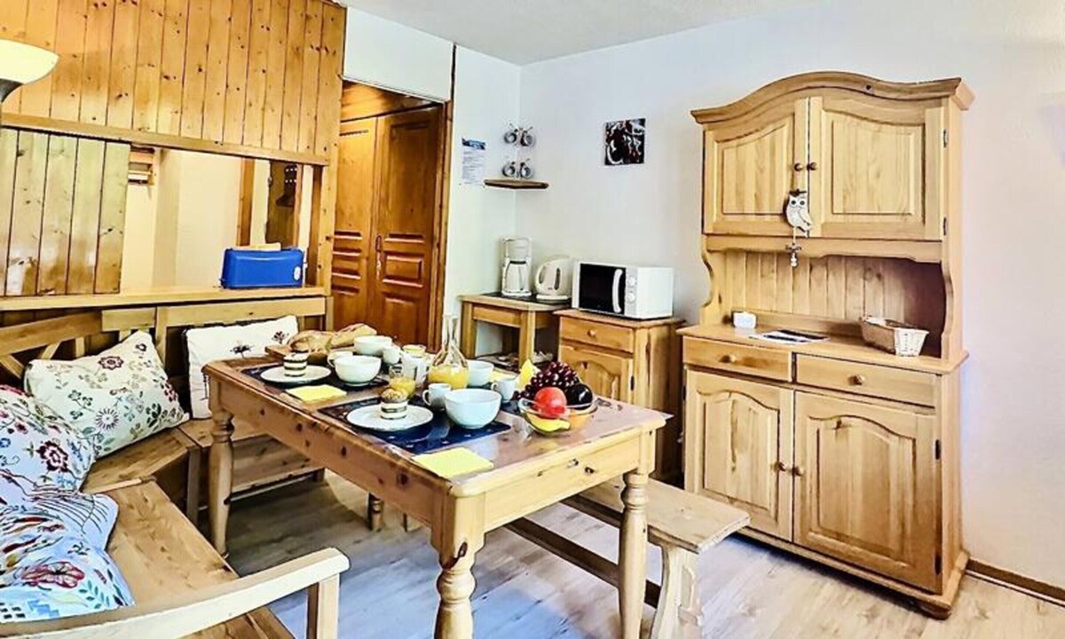 Pleasant 2-room Apartment With Sleeping Alcove for 6 People Located in ...