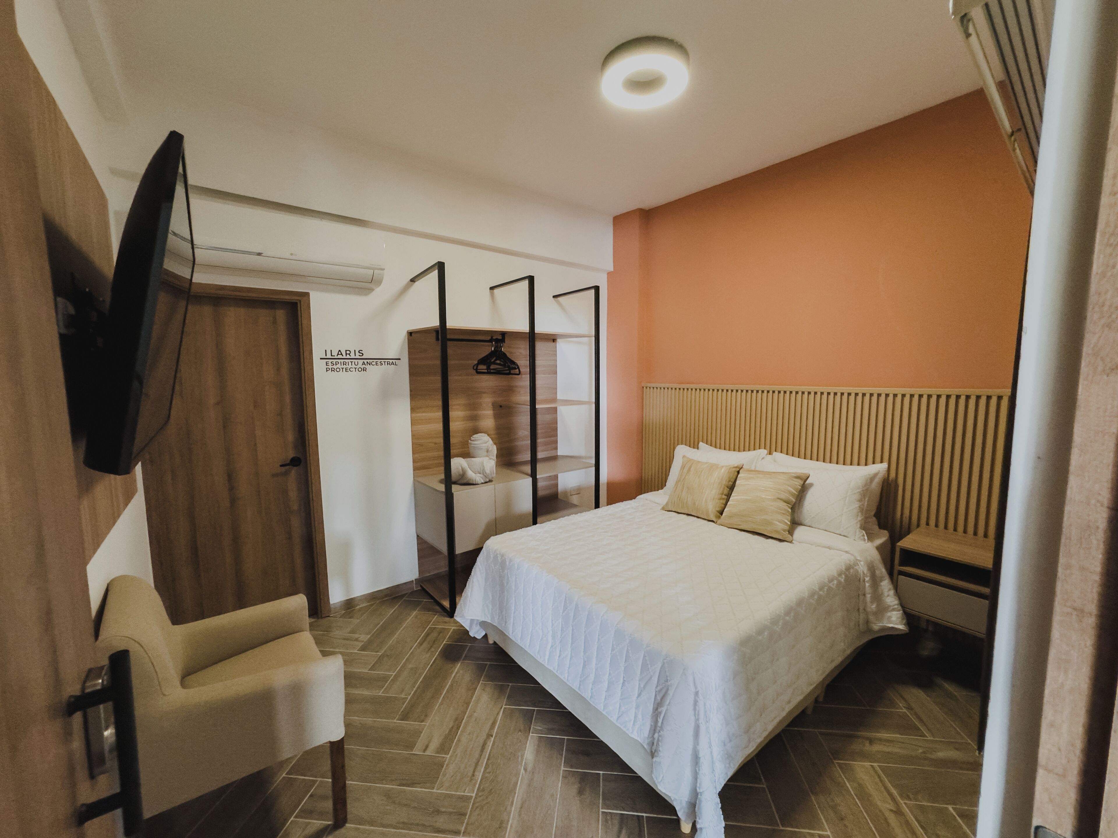 Quarto Duplo Básico, 1 cama queen-size | Roupa de alta qualidade, com decoração personalizada, Wi-fi grátis 