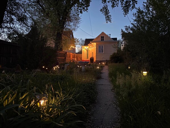 Private cottage - All yours! Not shared, office, FAST Wifi, minutes to ...