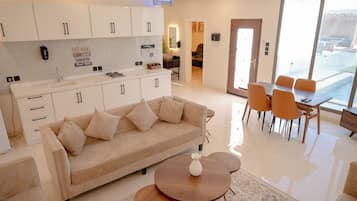 Chalé superluxo, 2 quartos | Cozinha privada | Geladeira grande, fogão