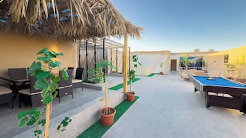 Chalé superluxo, 2 quartos, vista para a piscina | Vista para o pátio