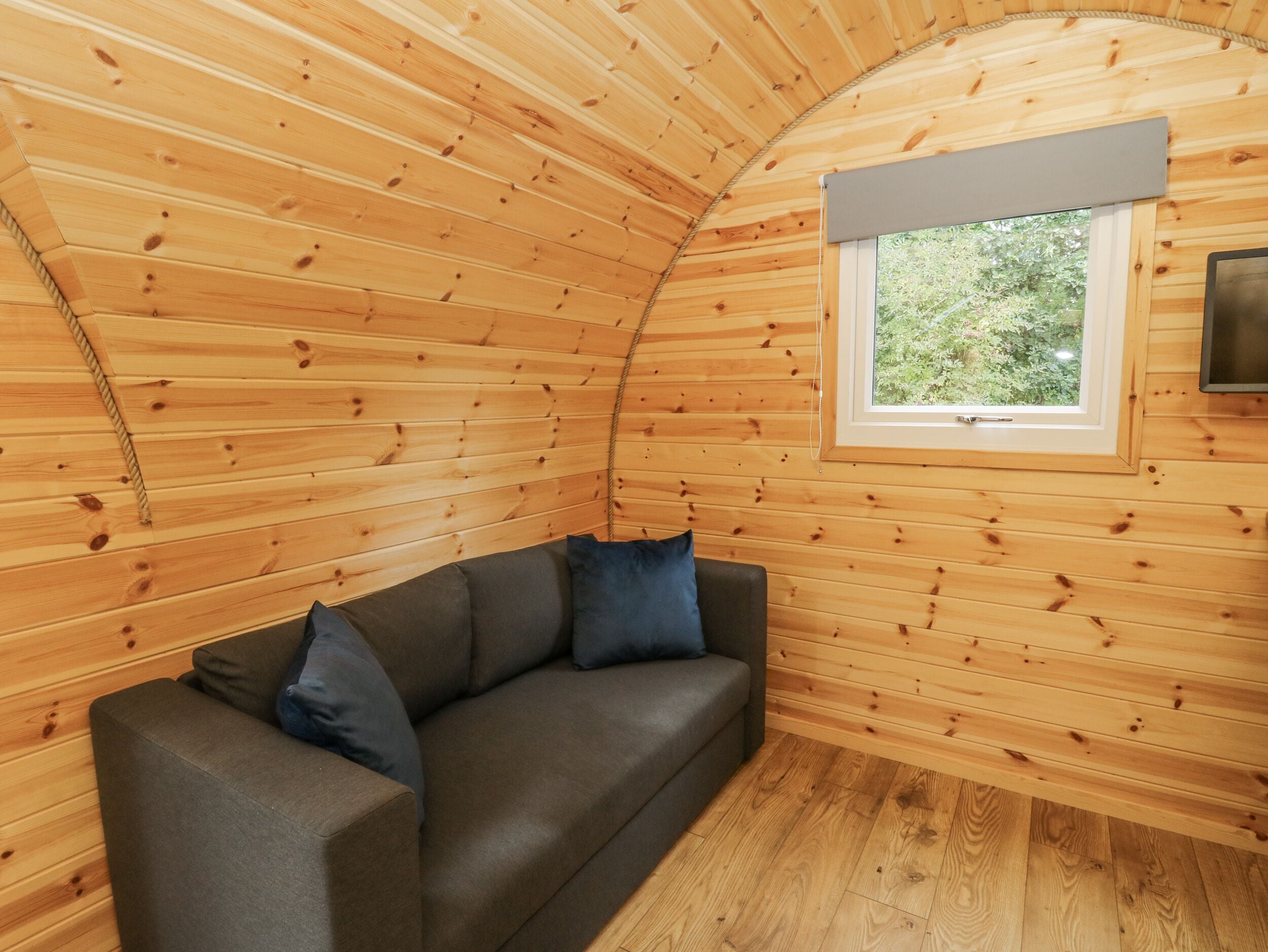 Oak View, Romantic, With Hot Tub In Rhayader - Rhayader