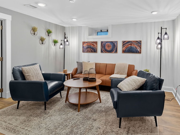 Charming 3 Bdr W/2 Parking Spots, Kids Play Area - 서머빌