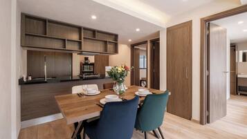 Apartamento, várias camas, varanda, Vista para a cidade (Rio Neva 38 - (01)) | Restaurantes