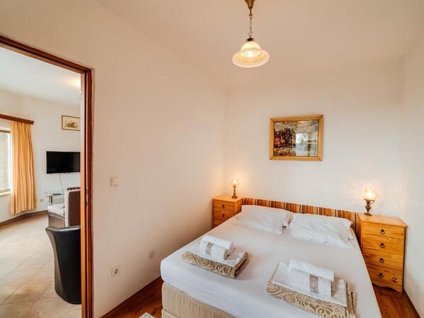 Cottage Ciara - One Bedroom Holiday Home With Pool and sea View ...