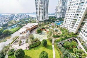 Suíte grand, 1 quarto, acesso ao Club Lounge, vista para o rio | Roupas de cama de algodão egípcio, roupas de cama premium