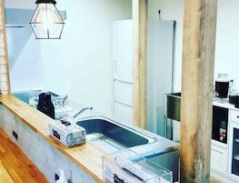 Casa, 1 quarto, não fumadores, cozinha | Cozinha privada | Uma cafeteira/bule, um frigorífico/congelador grande, um micro-ondas