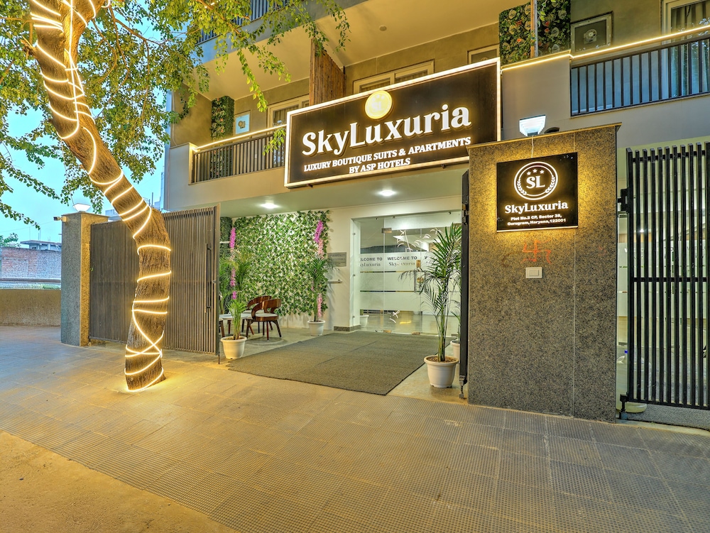 Skyluxuria Hotel & Service Apartments - Gurugram