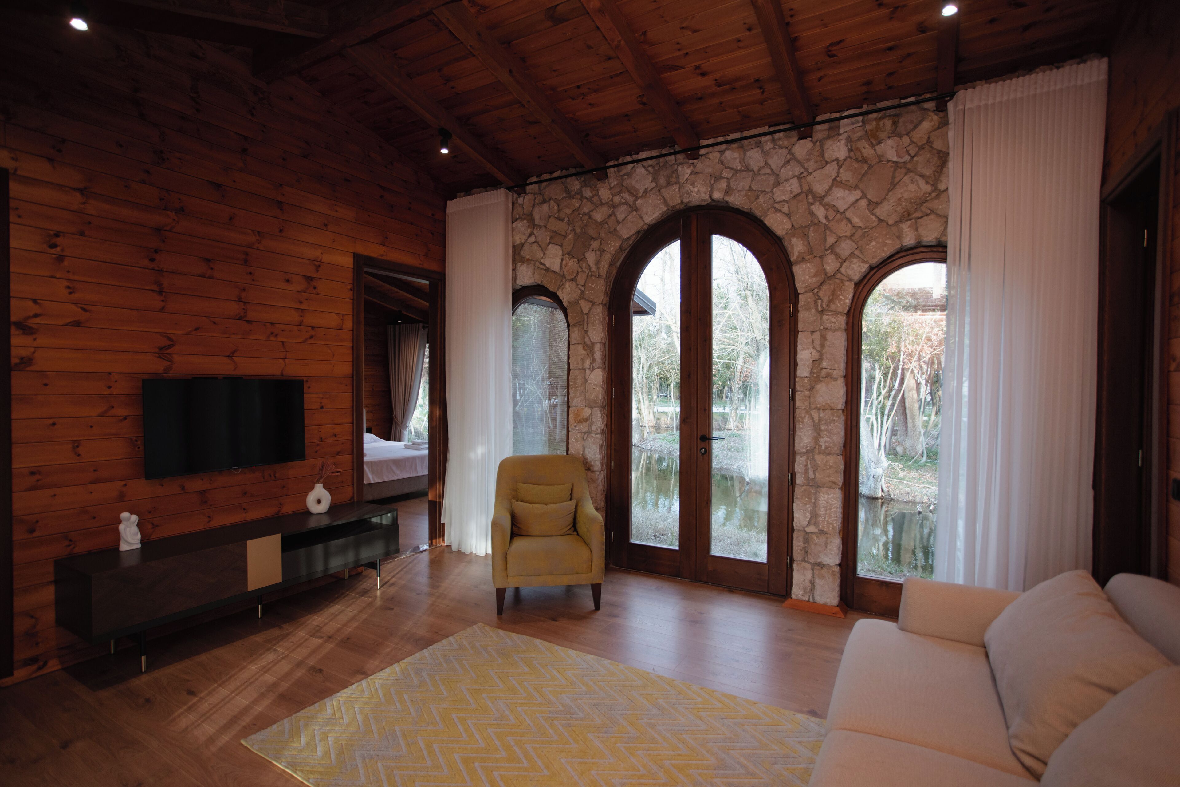 Villa Premium | Sala de estar | Smart TV de 42 polegadas com canais digitais 