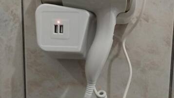 Quarto solteiro standard, 1 cama de casal, banheiro privativo | Banheiro