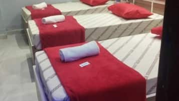 Quarto Triplo Standard | Ferro/tábua de engomar, Wi-fi grátis