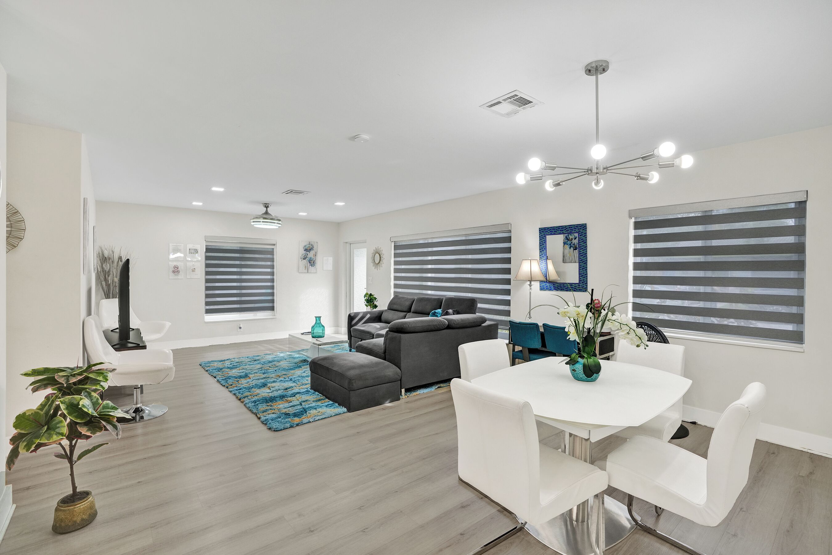Chic Spacious 1br Getaway Pool &Tiki Bar Steps To The Beach - Fort Lauderdale, FL