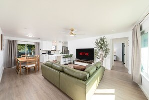 NEW! 2 KING Beds+Arcade Games+Grill+Sleeps 9 Reviews, Deals & Photos ...