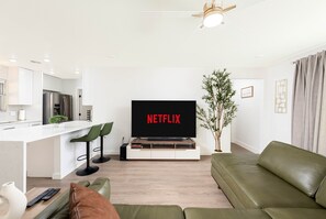 NEW! 2 KING Beds+Arcade Games+Grill+Sleeps 9 Reviews, Deals & Photos ...