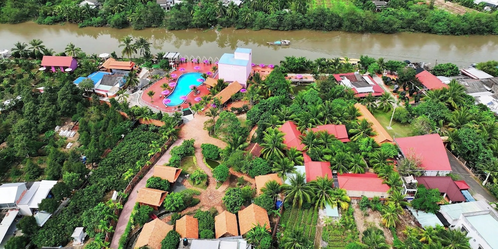 Rooster Mekong Resort - Ben Tre