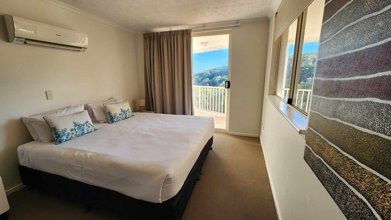 Whalewatch National Park Retreat  Walk To Beach - 3 Bedroom - North Stradbroke Island