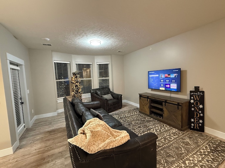 Legacy Retreat, Your Private 2-bdrm Getaway In The Modern Area Of Grand Island - Grand Island, NE