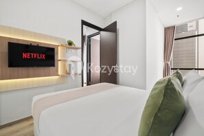 Apartamento, 3 quartos, Vista para a cidade | Secretária, secretária adequada para computadores portáteis 