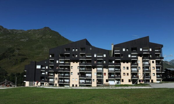 Unusual Studio With Plenty of Storage Reviews, Deals & Photos 2026 ...