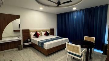 Suite | Secretária, ferro/tábua de engomar