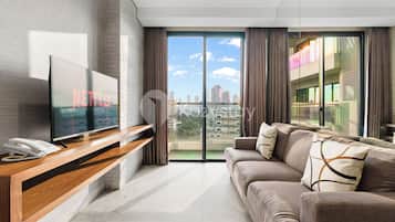Apartamento, 2 quartos, Vista para a cidade | Sala de estar | Smart TV, Netflix, serviços de streaming