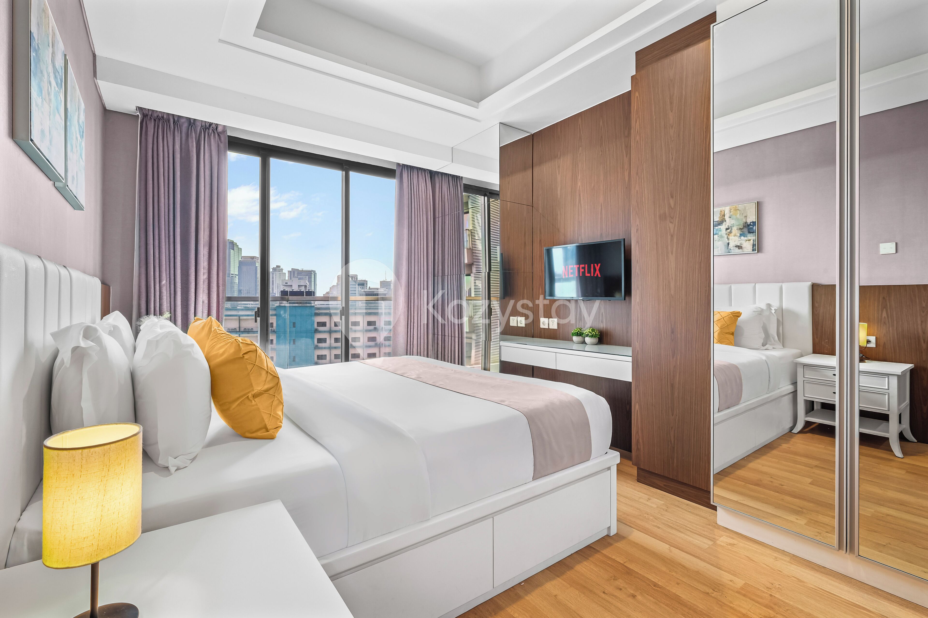 Apartamento, 2 quartos, Vista para a cidade | Secretária, secretária adequada para computadores portáteis 