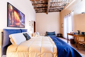 Quarto Duplo ou Twin Superior, várias camas, varanda | Edredões de penas, minibar, cofre no quarto, berços/camas para crianças