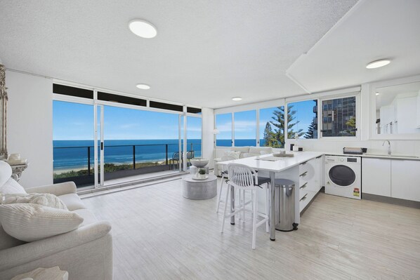 Amira Apartments Ocean View Main Beach, Gold Coast: Reviews & Hotel ...