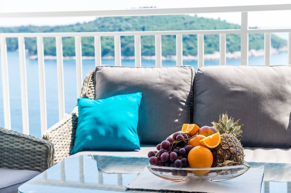 Apartments Lazarin - Two Bedroom Apartment With Balcony and Sea View ...