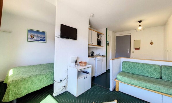 Bright Apartment Close to the Slopes Balcony Reviews, Deals & Photos ...