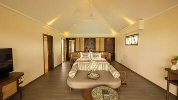 Ocean Pool Villa | Cofres nos quartos, ferros/tábuas de passar roupa, Wi-Fi de cortesia